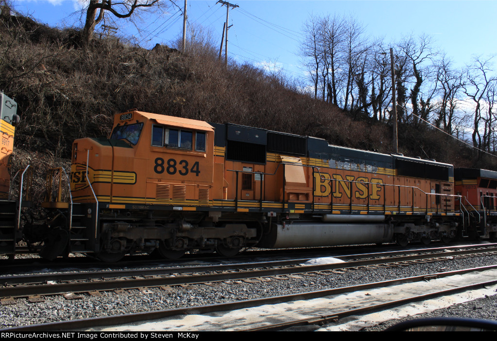 BNSF 8834